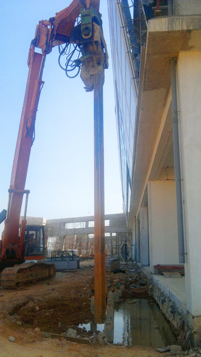Temporary sheet piles for perimeter drain closed to main terminal KLIA ...